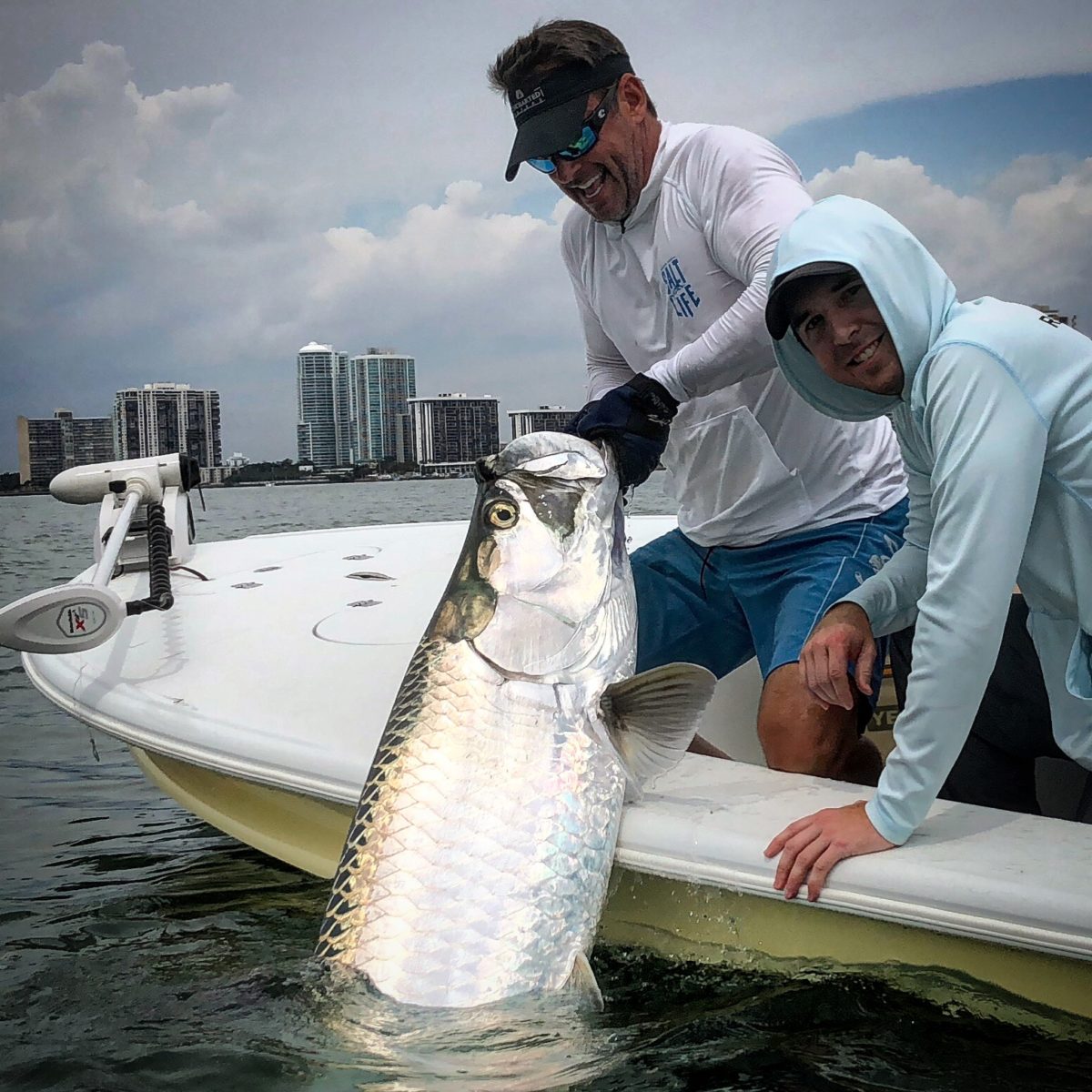This Is How You Catch A Monster Tarpon All By Yourself [Amazing Catch]