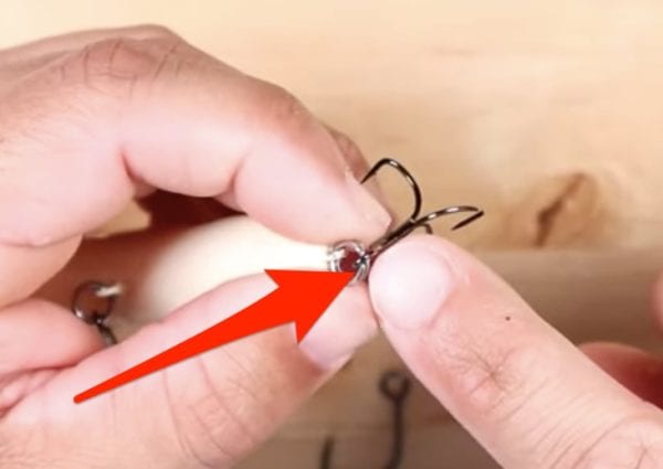 This Is How You Replace Treble Hooks With Single Hooks