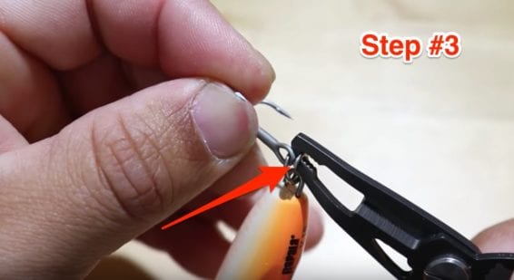 5 Steps To Quickly Replace Treble Hooks With Split Ring Pliers [VIDEO]