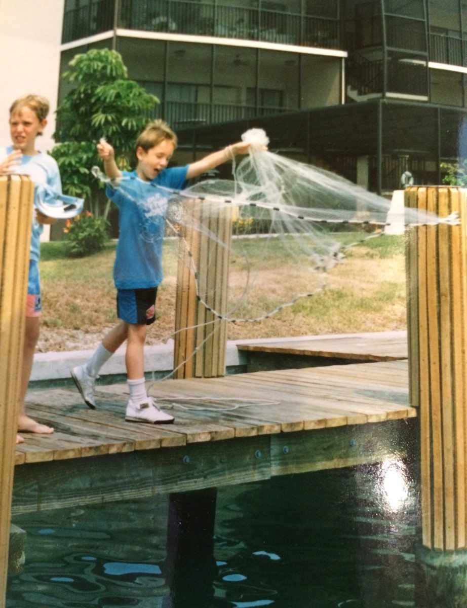 How To Throw A 4-Foot Cast Net Without Using Your Mouth [VIDEO]