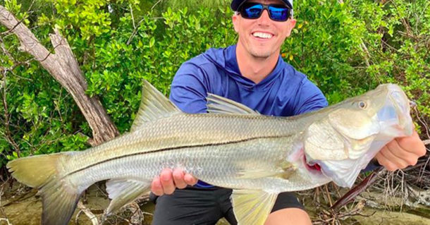 How This Angler Is Outfishing Everyone In A Pontoon Boat!
